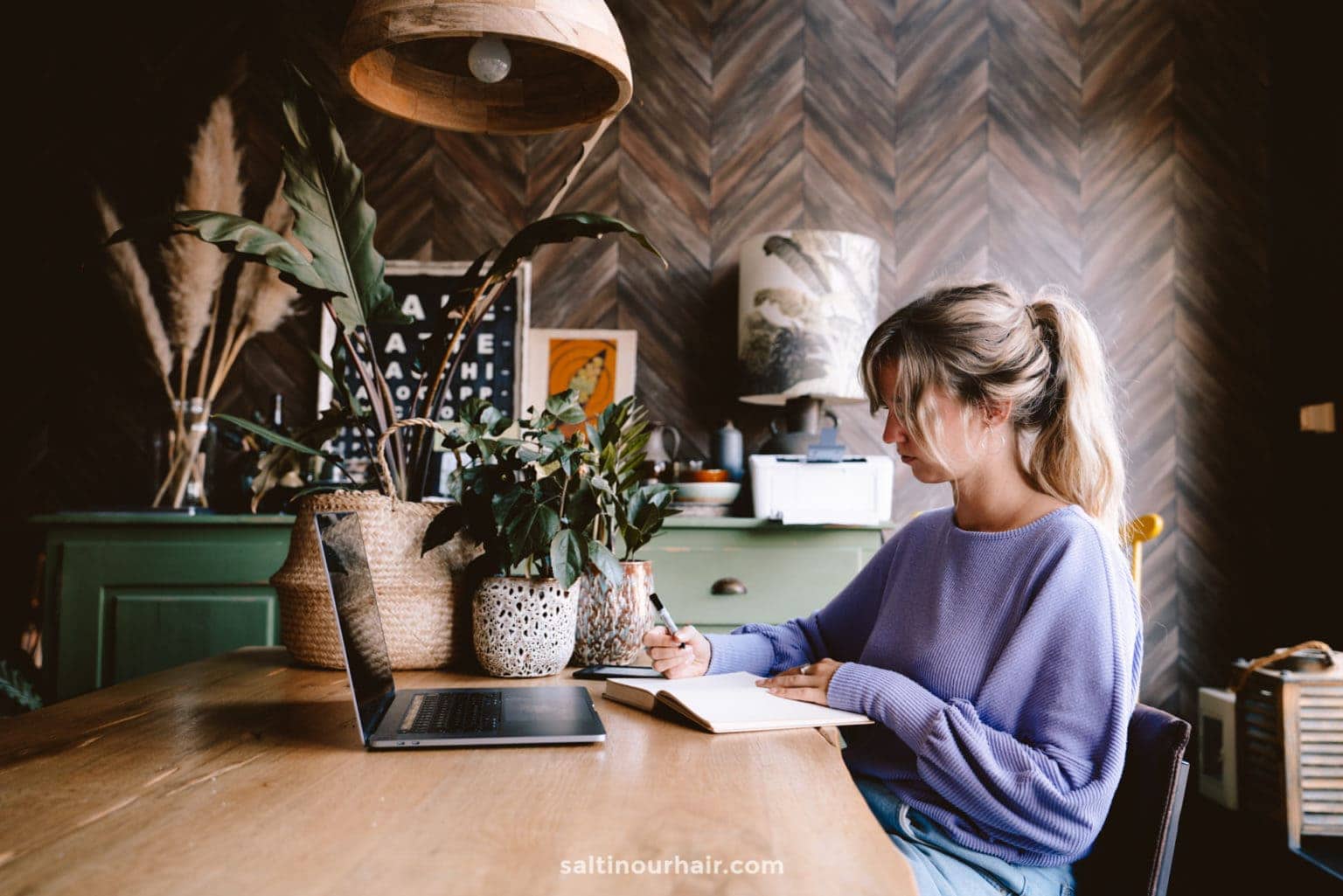 How to Work from Home Effectively: 14 Tips for Freelancers